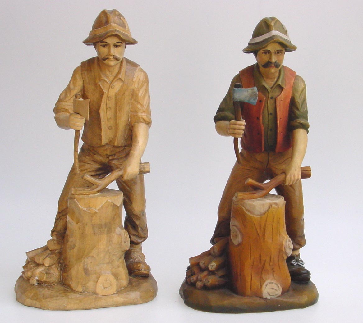 geschnitzte Holzfiguren